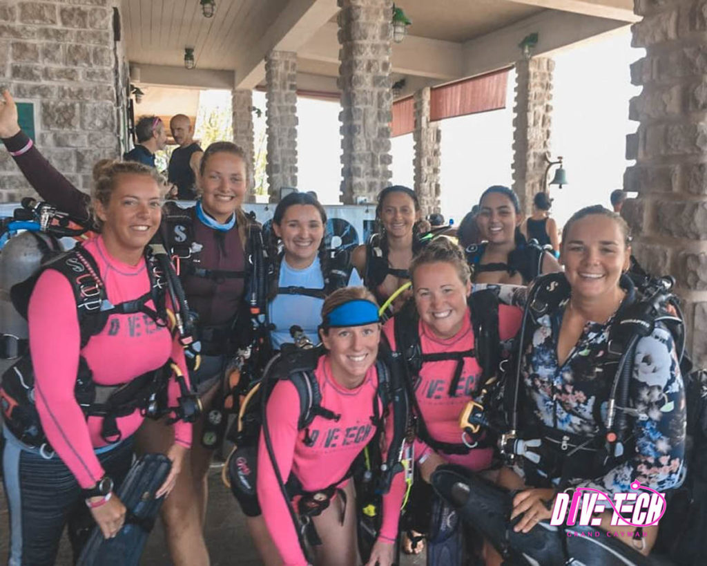 Divetech Breaks World Record for Longest Female Scuba Chain - The Scuba ...