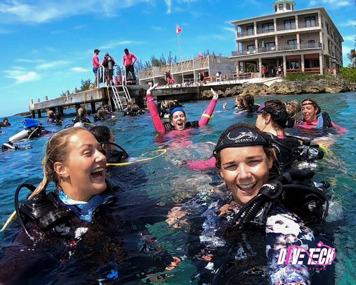 Divetech Breaks World Record for Longest Female Scuba Chain - The Scuba ...