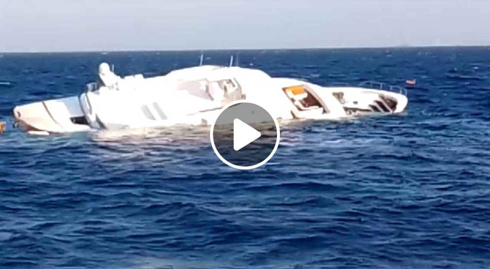 Liveaboard Vessel Sinks in the Red Sea - The Scuba News