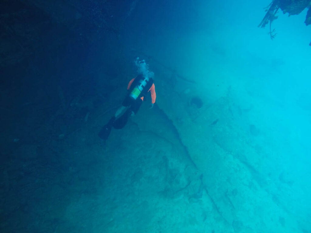 Diver Dies and Another Hospitalized After Suspected Decompression ...