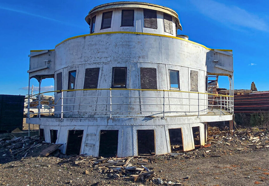 The SS Norisle Wheelhouse is Waiting for a Buyer - The Scuba News Canada