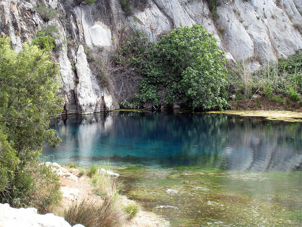 France Suspends Intensive Search for Missing Cave Diver at Font ...