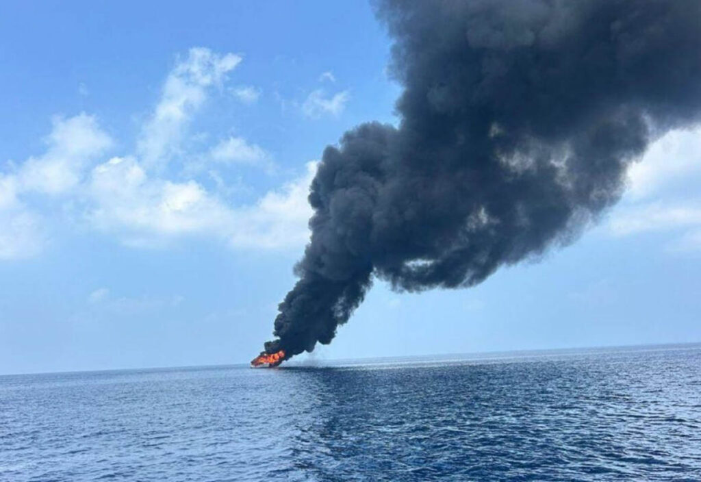 Dive Boat Destroyed by Fire in Maldives Harbour - The Scuba News