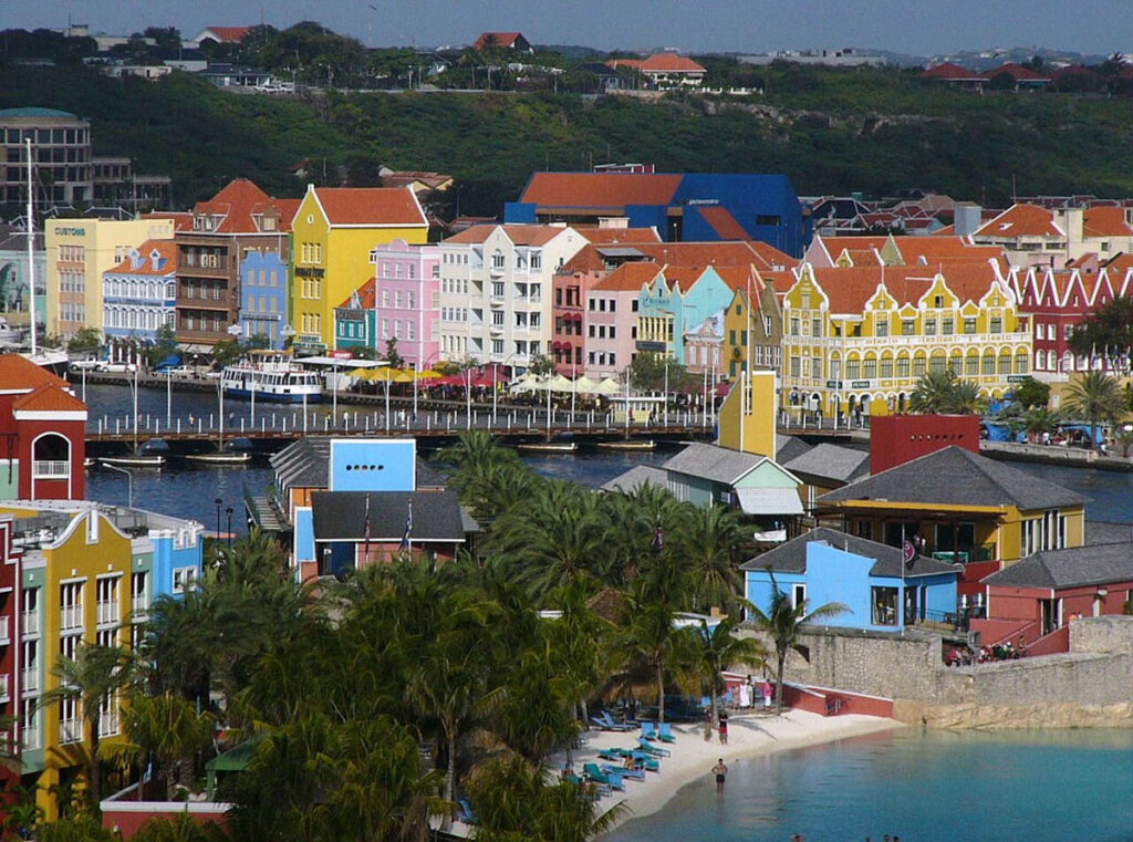 Canadian Tourist Dies Following Night Diving Incident in Curaçao - The ...