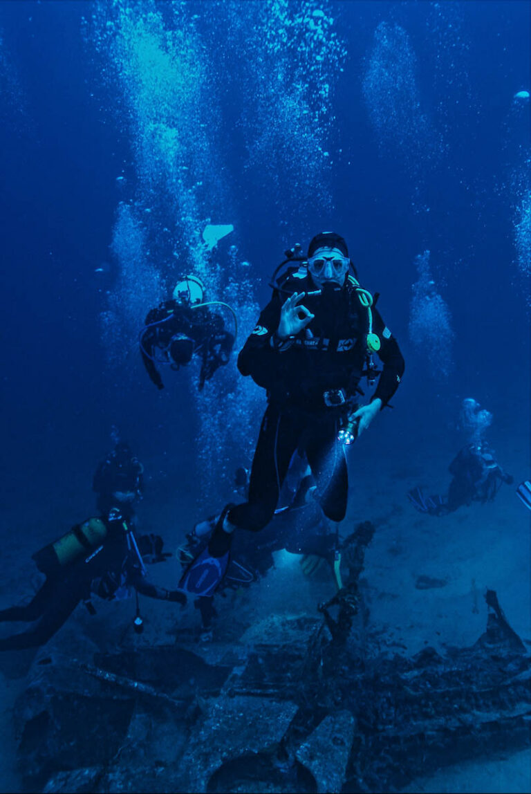 How to Master the Scuba Frog Kick and Dive Longer With Less Effort ...